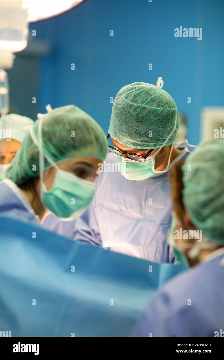 Abdominal surgery vertical hi-res stock photography and images - Alamy