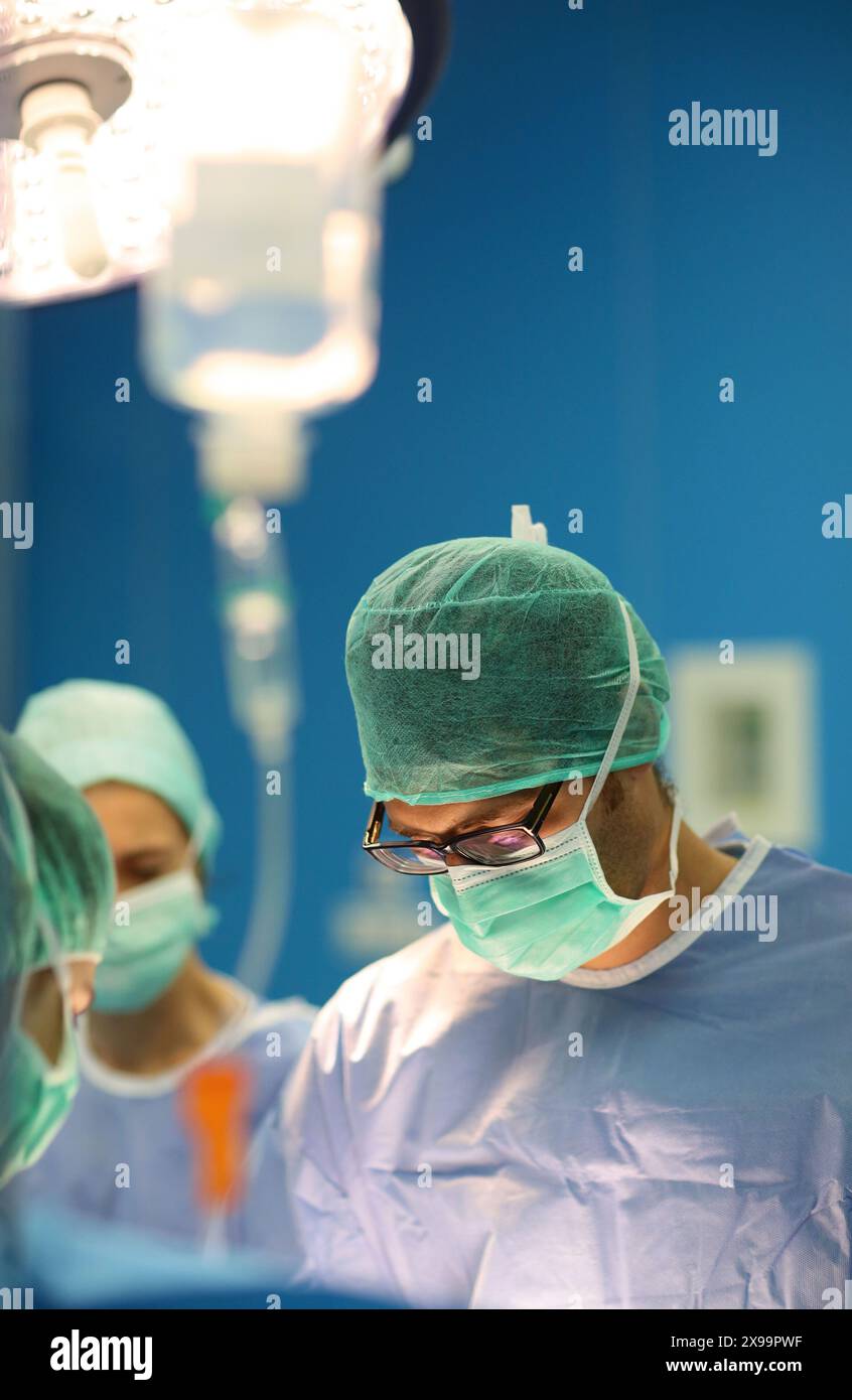 Abdominal surgery vertical hi-res stock photography and images - Alamy