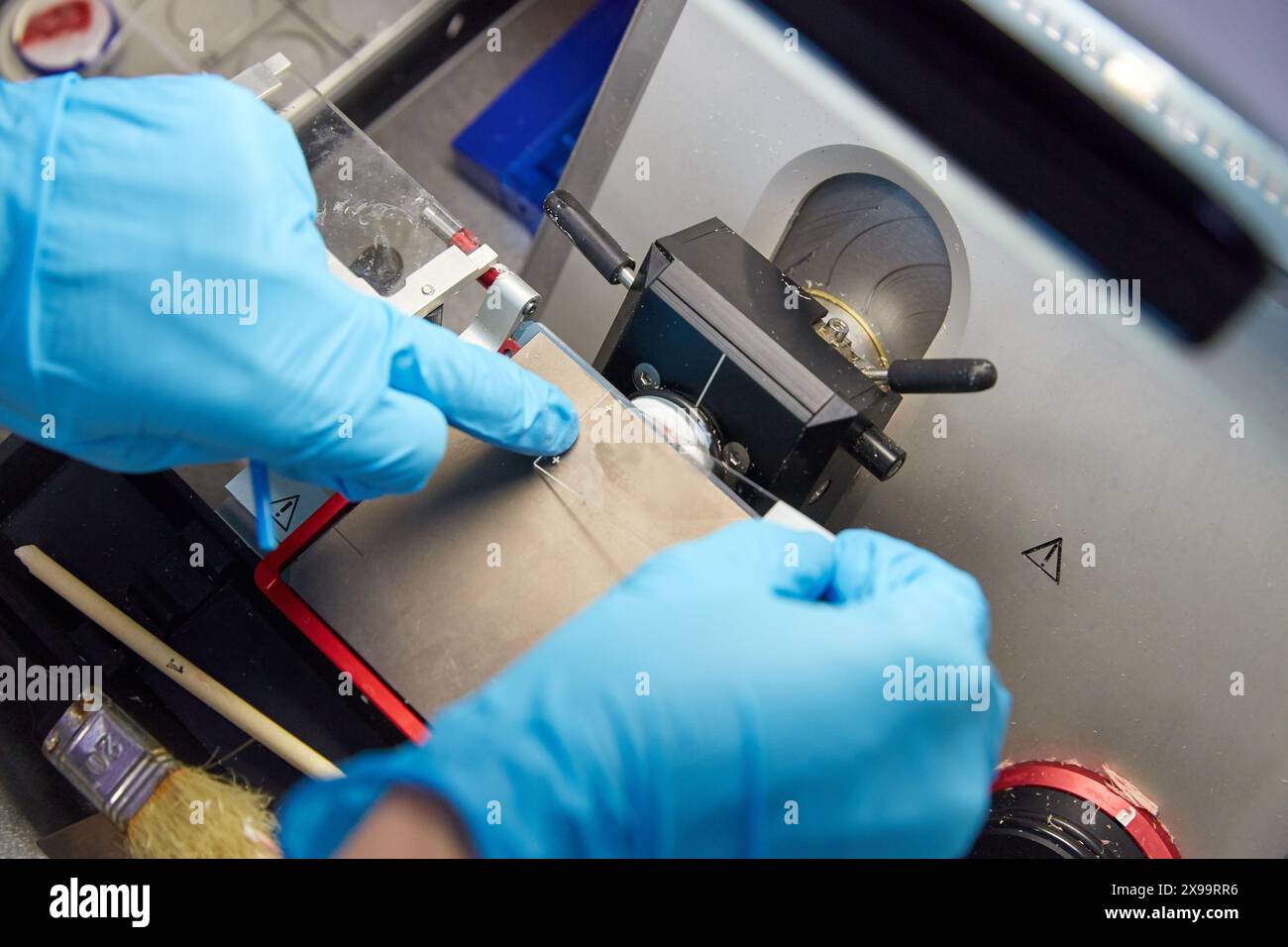 Cryostat for standard applications in the clinical histopathology ...