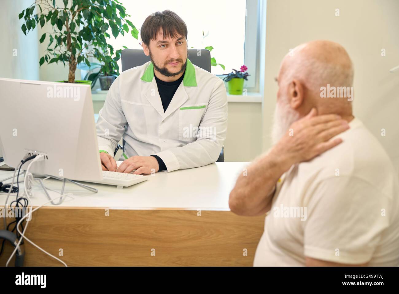 Patient communicates with doctor while sitting in doctor office Stock ...