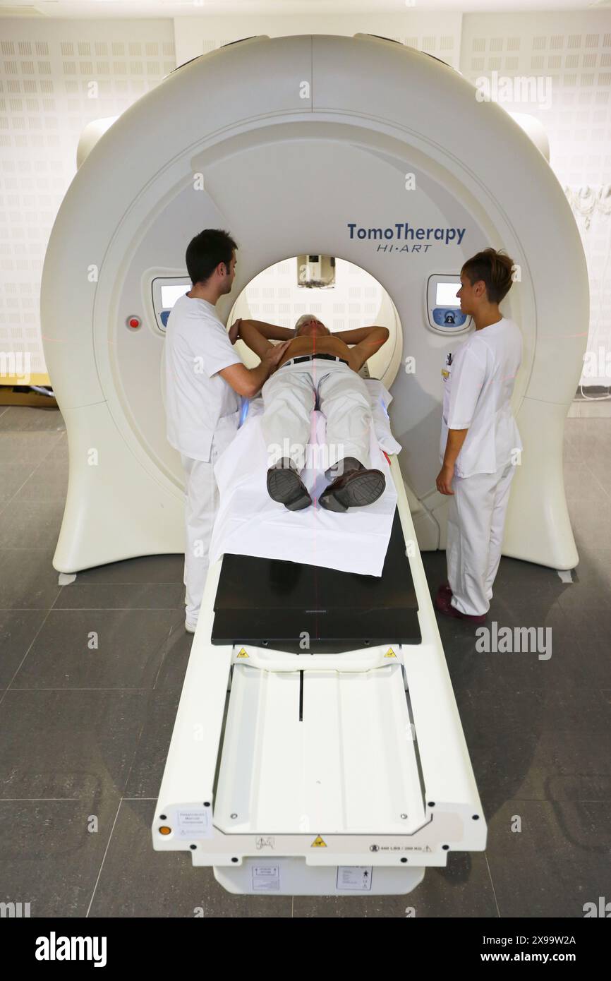 External beam radiotherapy hi-res stock photography and images - Alamy
