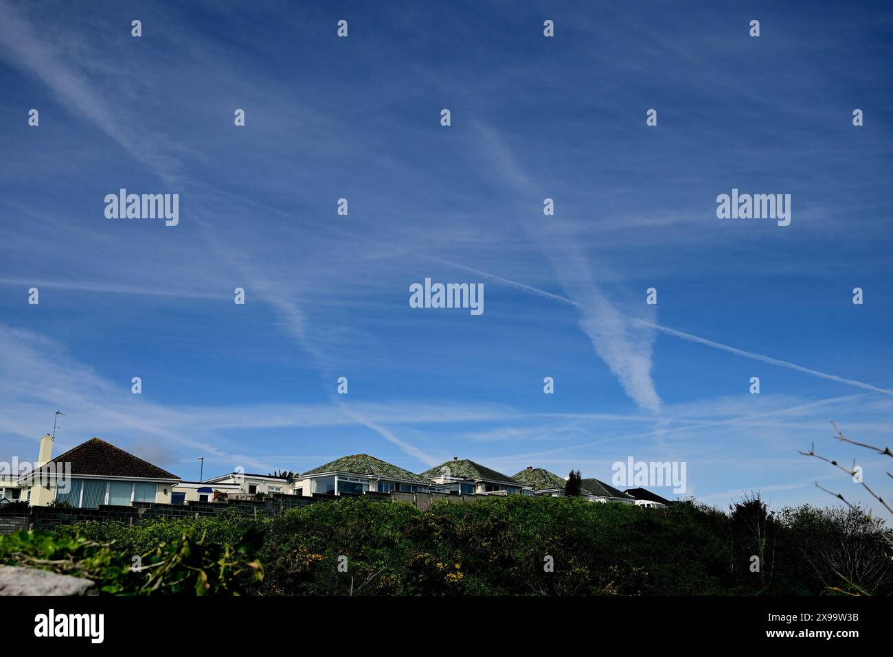 Clouds and aircraft vapour trails (contrails) in blue sky Stock Photo ...