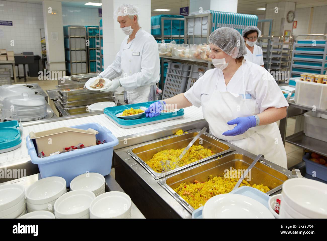 Food serving line, Hospital meal preparation, Kitchen, Hospital ...