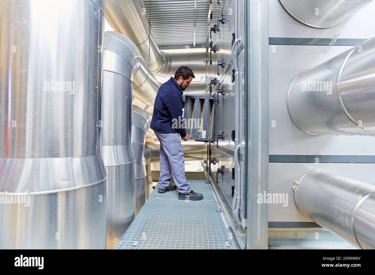 Maintenance worker, Installation of air conditioning, Ventilation air ...