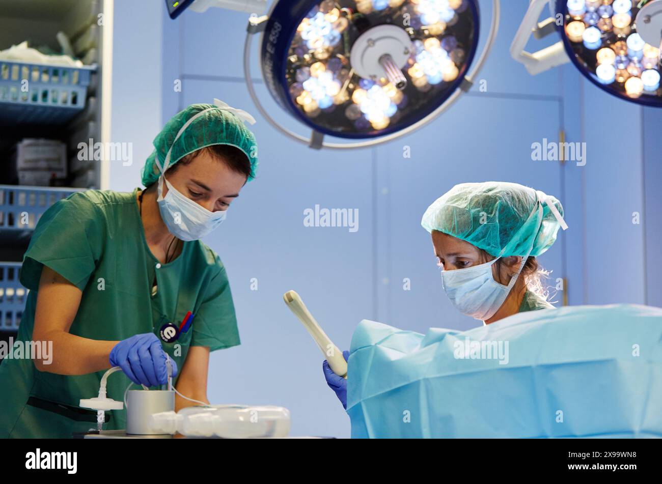 Medical assistance reproduction hi-res stock photography and images - Alamy