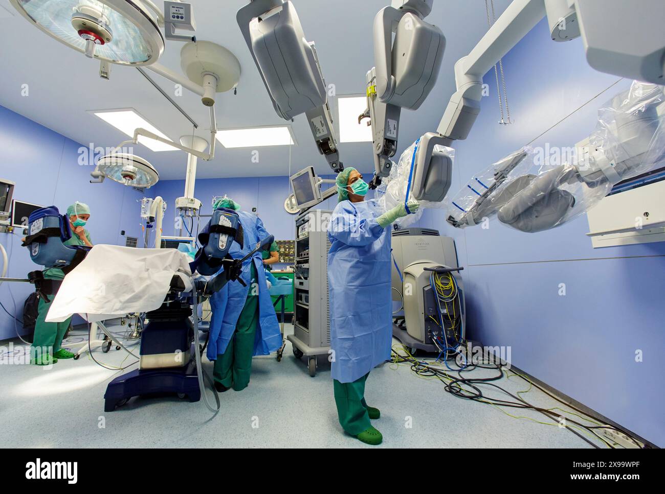 Operating room, Prostate cancer robotic surgery, Da Vinci surgical ...