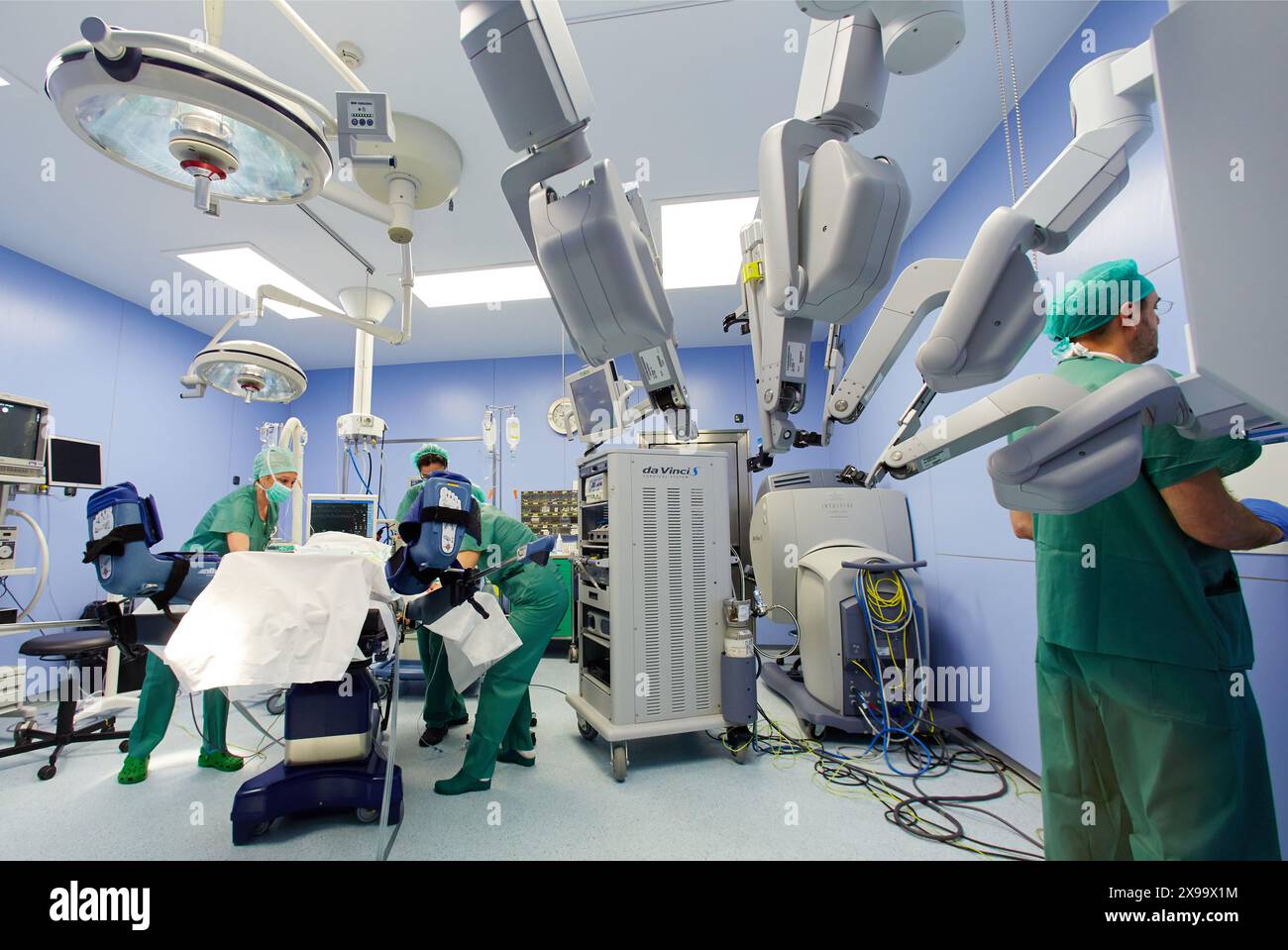 Operating room, Prostate cancer robotic surgery, Da Vinci surgical ...