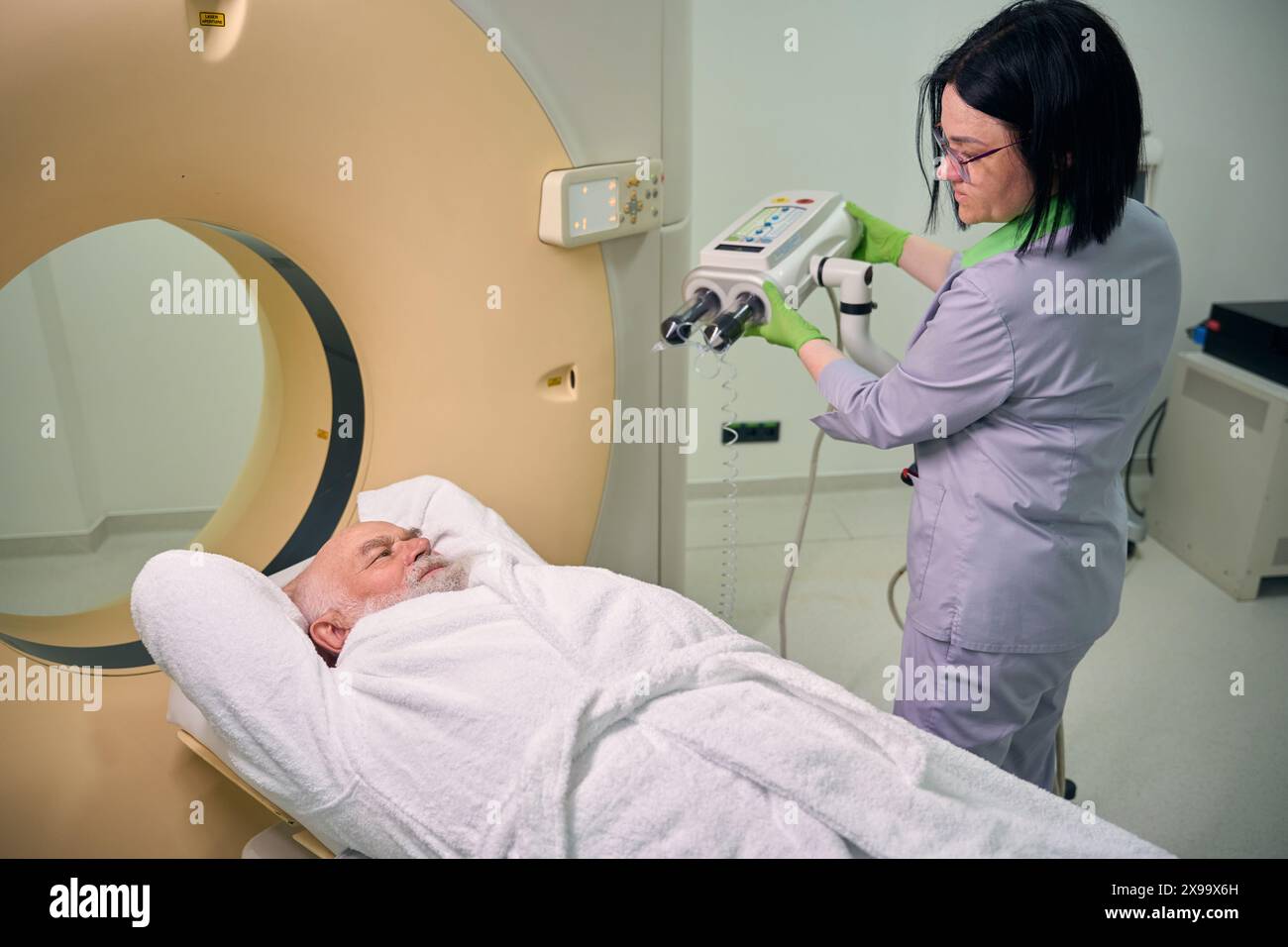 Setting mri hi-res stock photography and images - Alamy