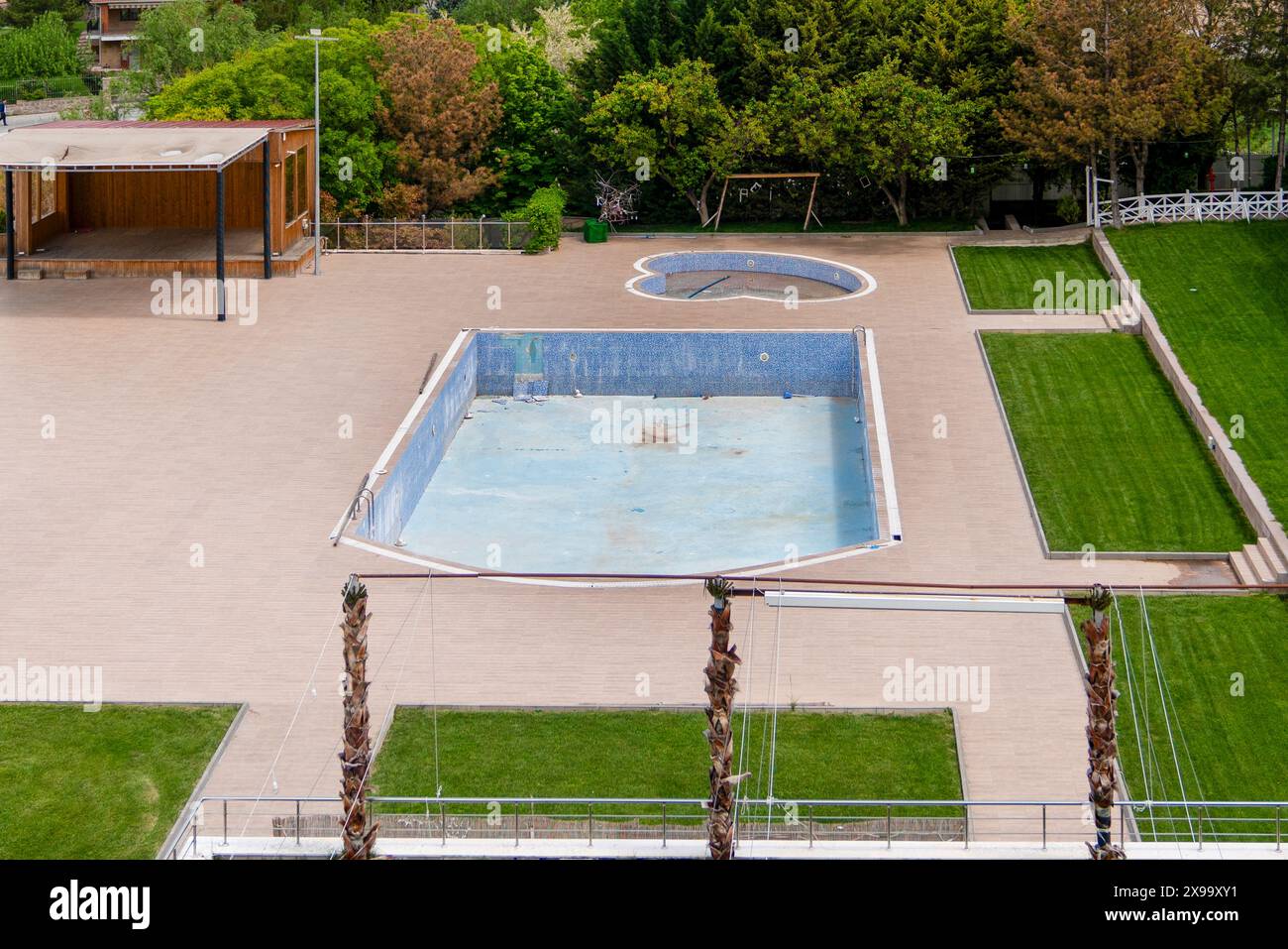 Empty swimming pool not yet in use just before summer Stock Photo - Alamy
