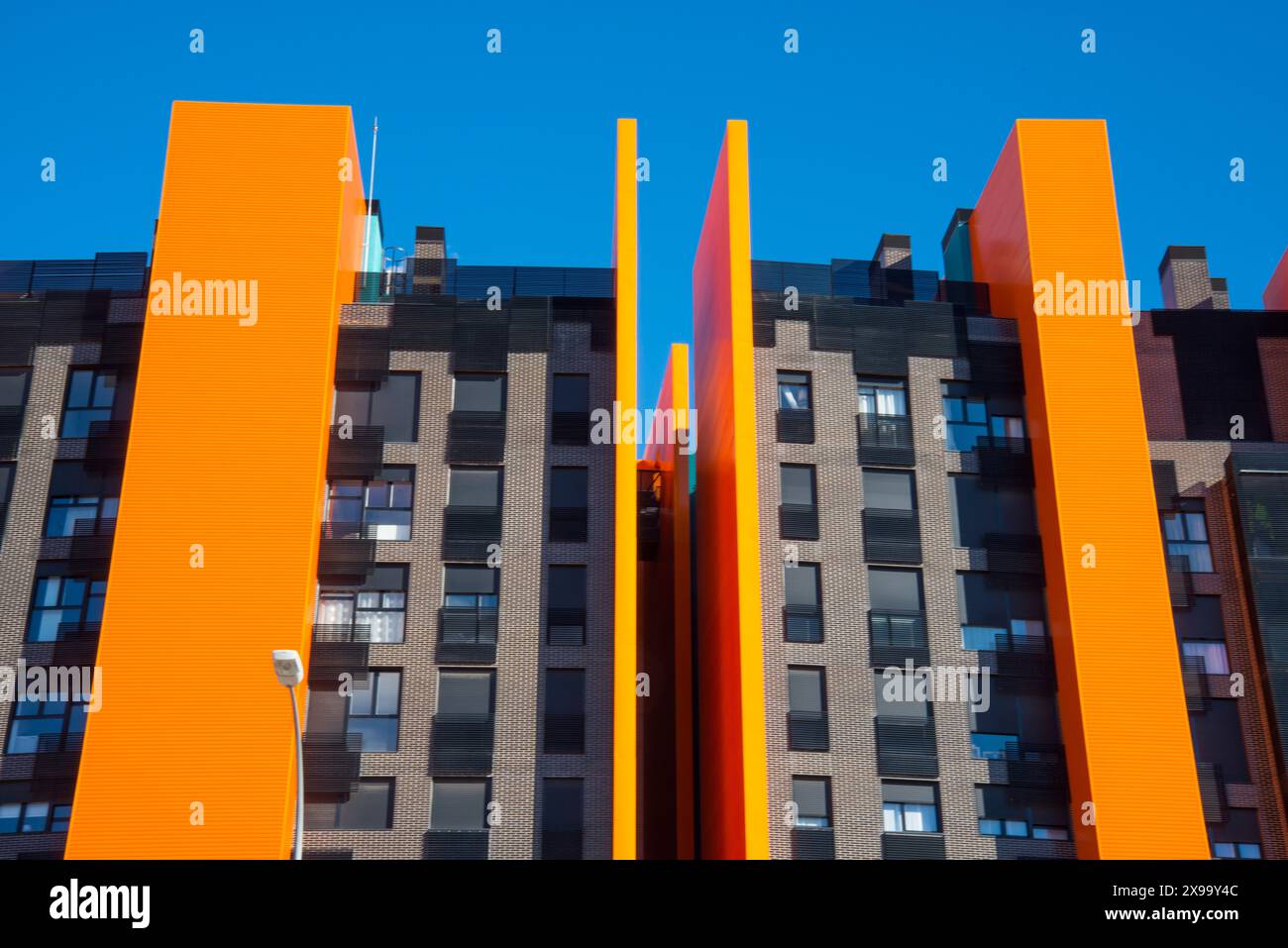 Edificio de apartamentos de arquitectura moderna hi-res stock ...