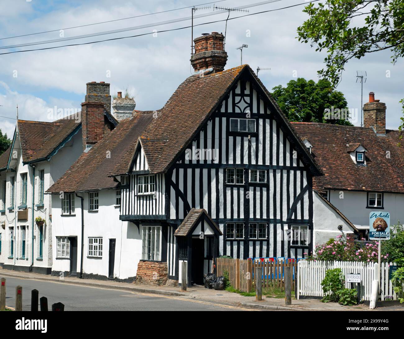 View of the Tudor Cottage, 20 Riverside, Eynsford, Kent Stock Photo - Alamy