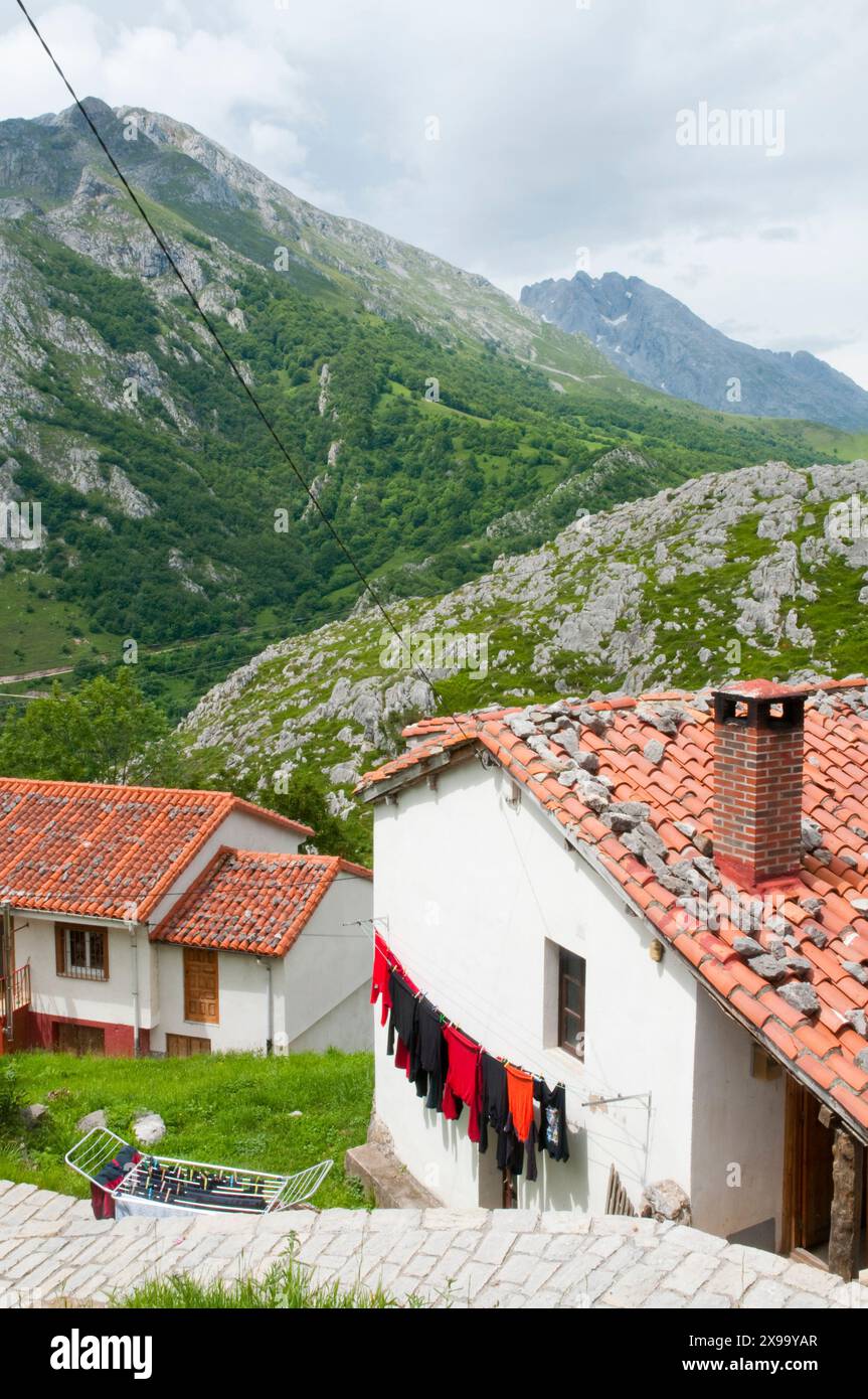 Pueblos de asturias hi-res stock photography and images - Alamy Pueblos de asturias hi-res stock photography and images - Alamy