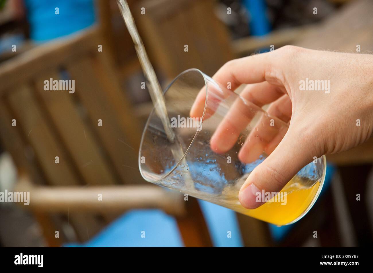 Cider pouring spain hi-res stock photography and images - Alamy