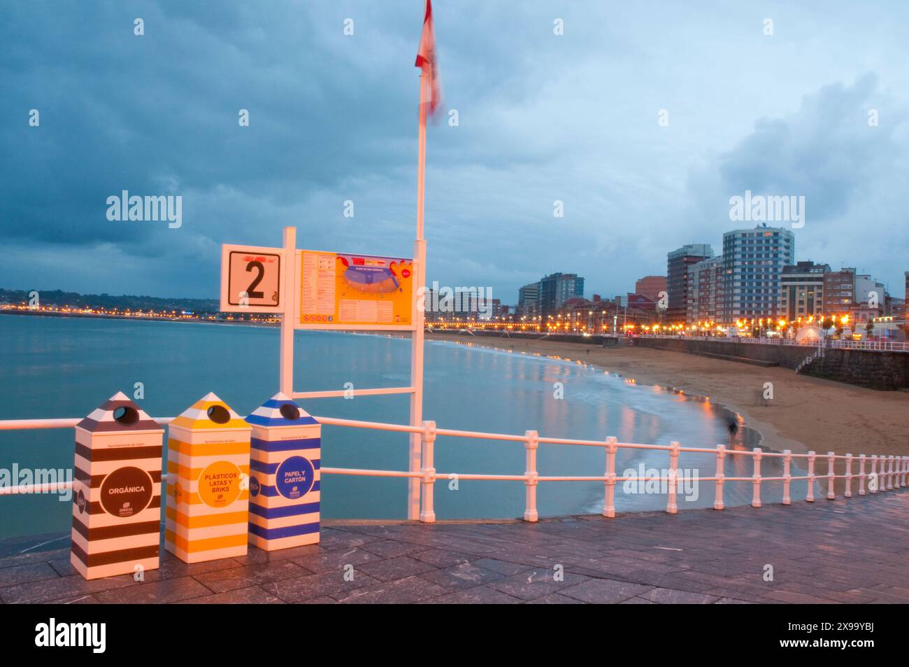 San Lorenzo beach, night view. Gijon, Asturias, Spain Stock Photo - Alamy