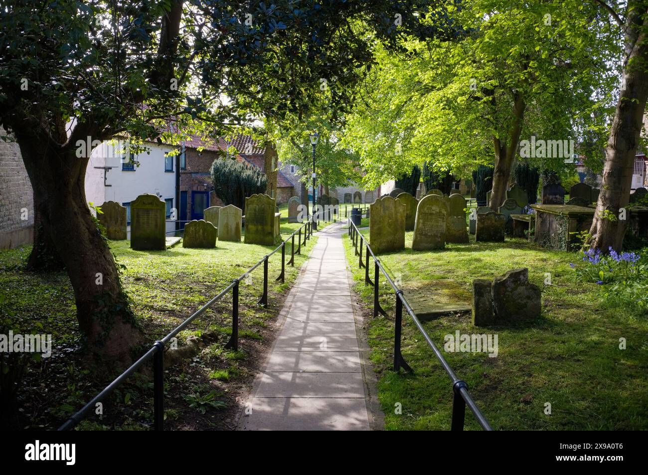 Tombs in churchyard church hi-res stock photography and images - Alamy