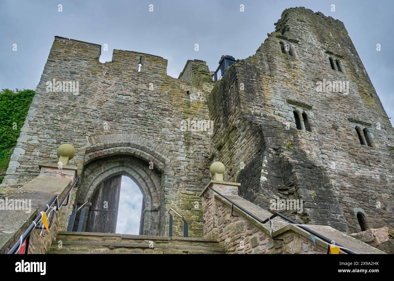 Hay castle ruins hi-res stock photography and images - Alamy