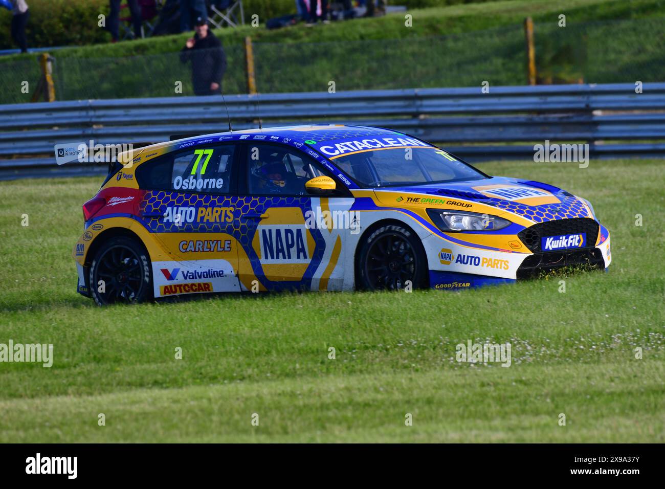 A short cut across the grass, Sam Osborne, Ford Focus ST, NAPA Racing ...