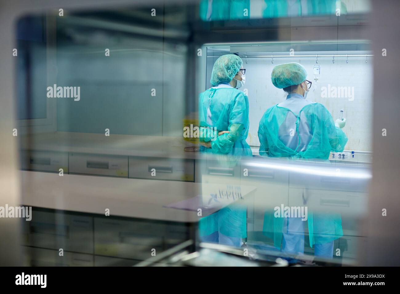 SAS window, Preparation of drugs, Clean room, Pharmacy, Hospital ...