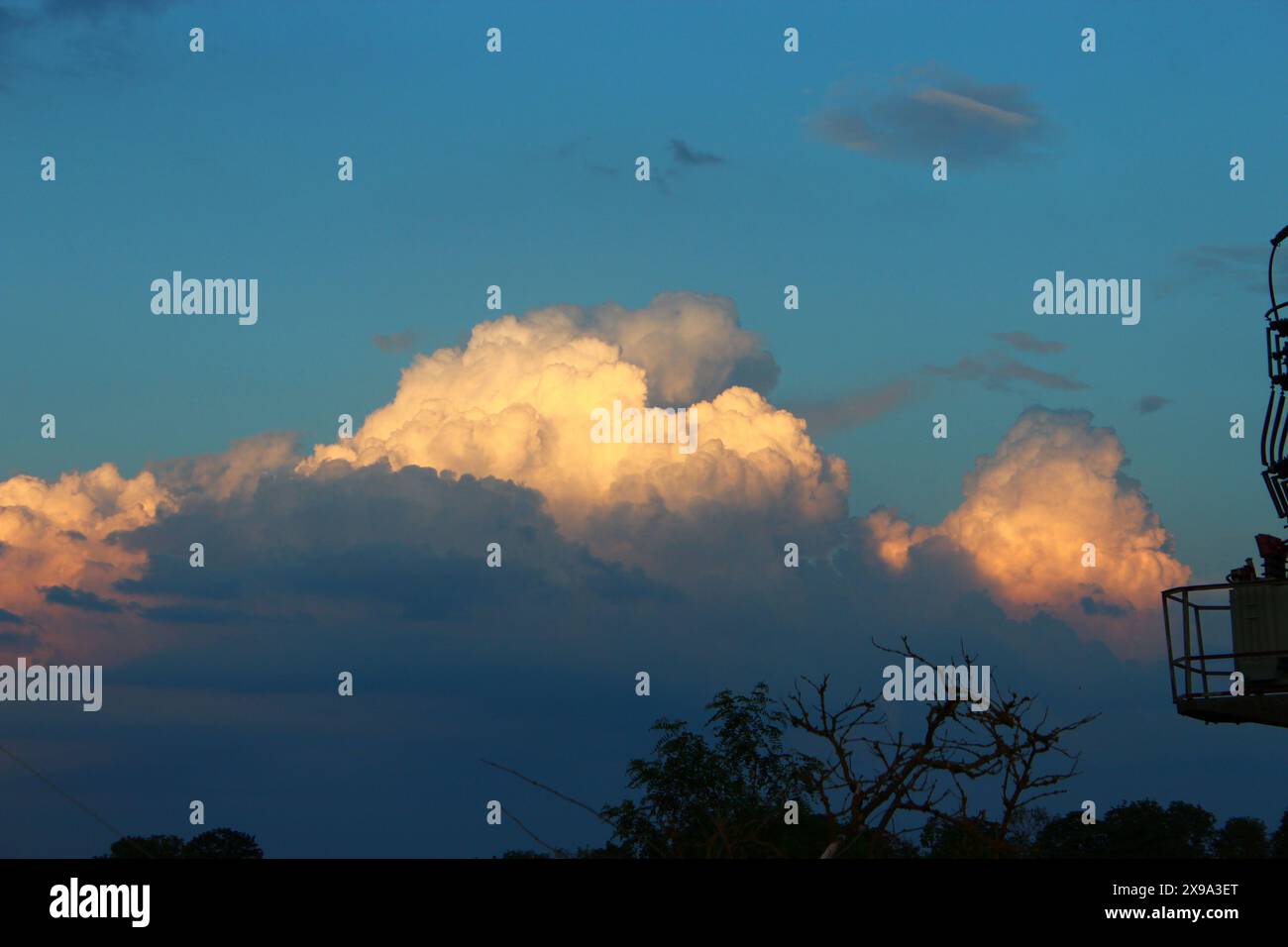 clouds right before sunset Stock Photo - Alamy