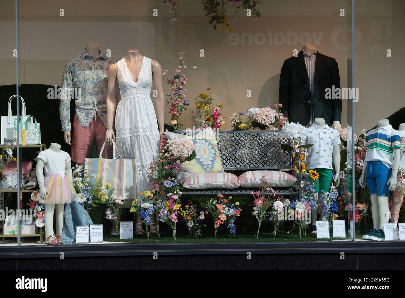 Windsor, UK. 30th May, 2024. A pretty summer window display in the ...