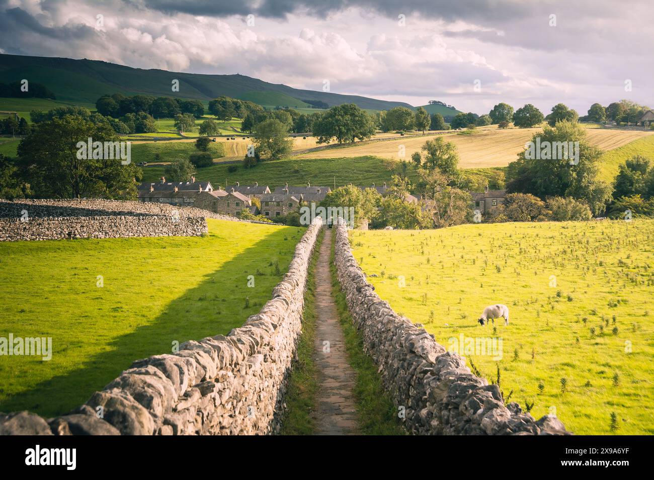 Grassington, path to Linton Falls Stock Photo - Alamy