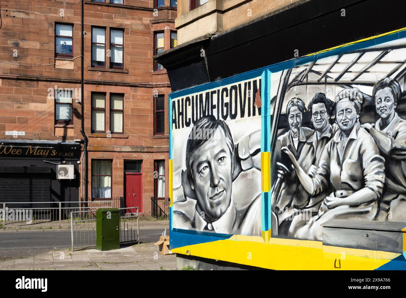 Ahcumfigovin mural of Sir Alex Ferguson and women wartime munitions ...