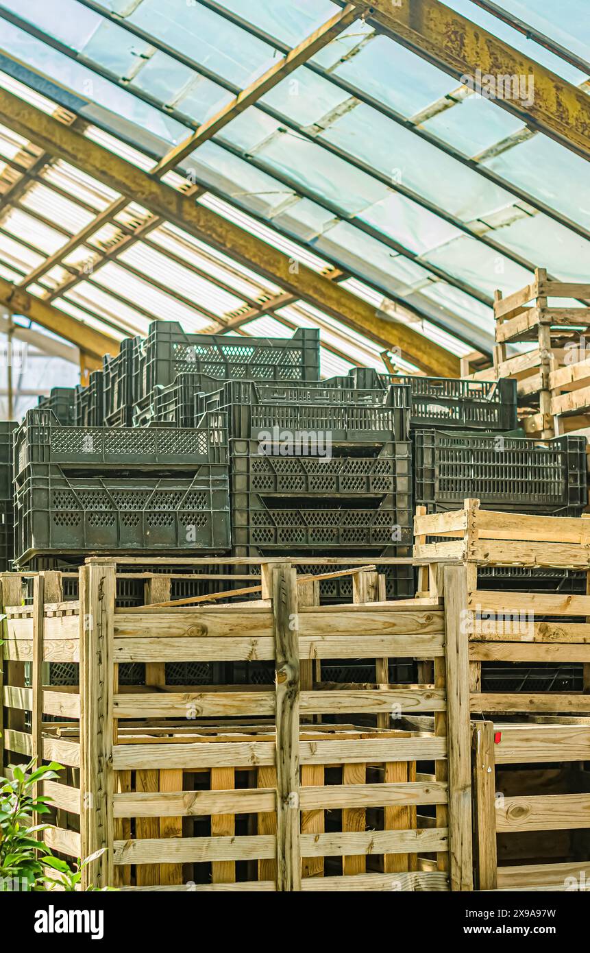 Dirty plastic crates boxes hi-res stock photography and images - Alamy