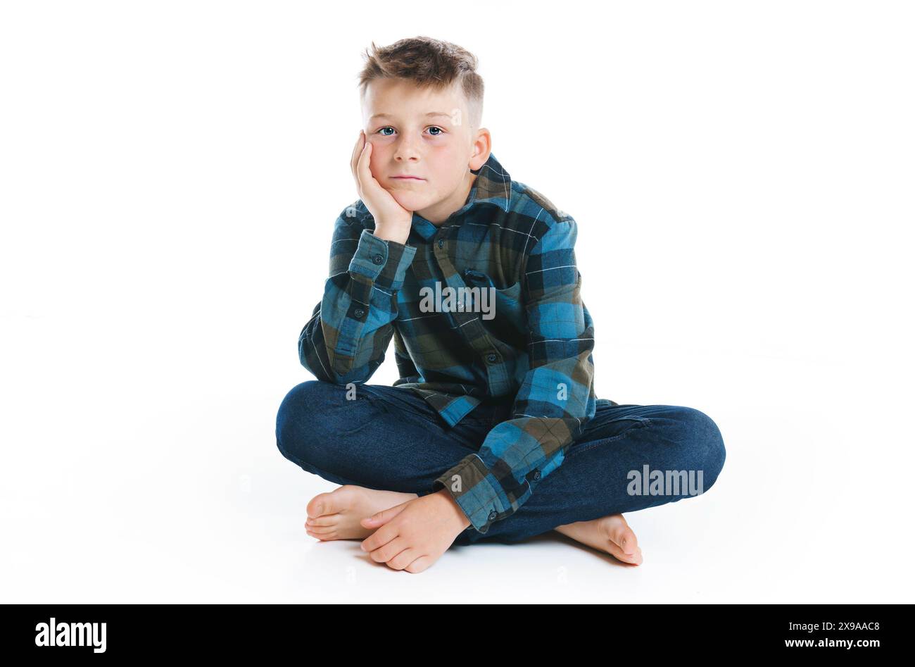 no feeling young boy looking at camera Stock Photo - Alamy