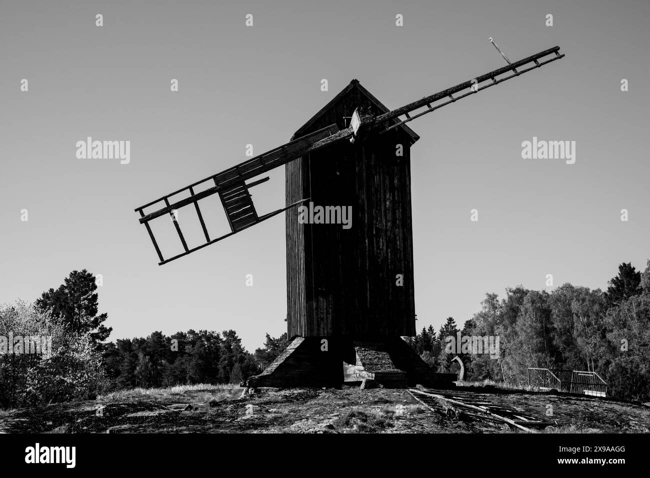 BROKEN WINDMILL, LUMPARLAND, ÅLAND: A wind damaged windmill on a farm ...