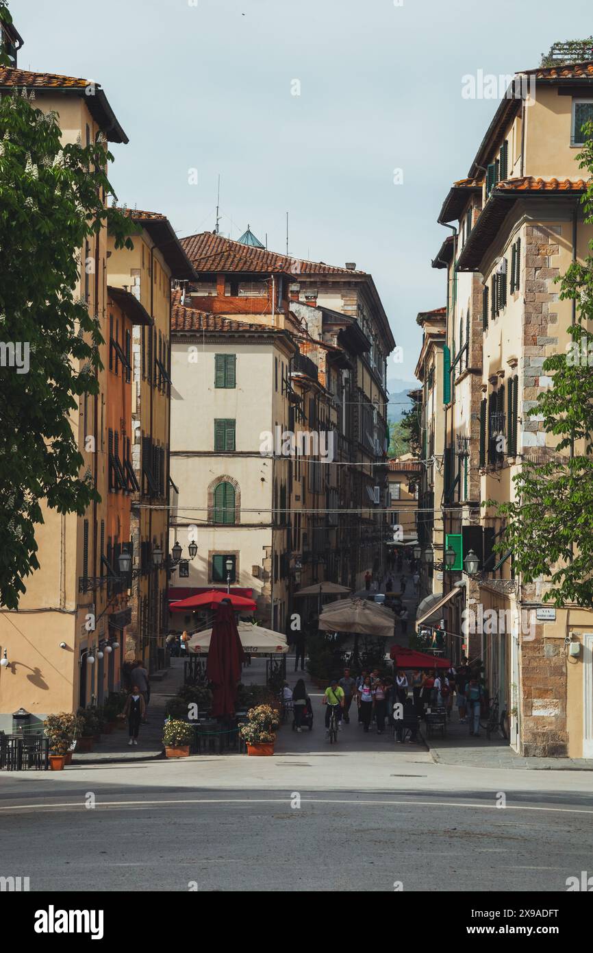 Classic italian street view hi-res stock photography and images - Alamy