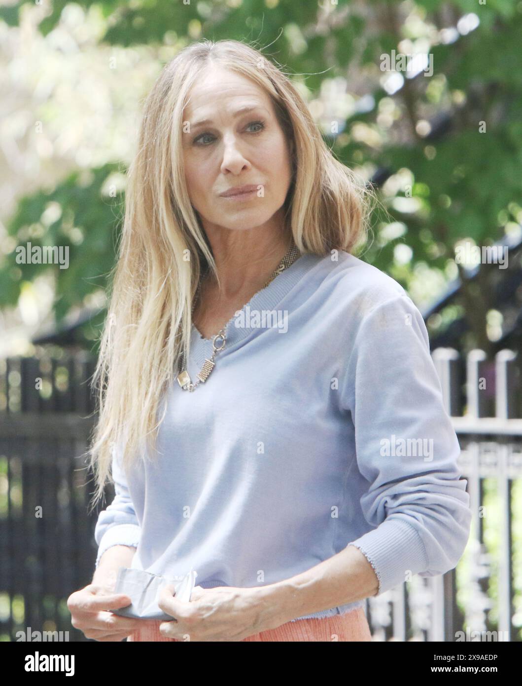 Sara Jessica Parker filming on location for the second season of 'And Just Like That' in New ...