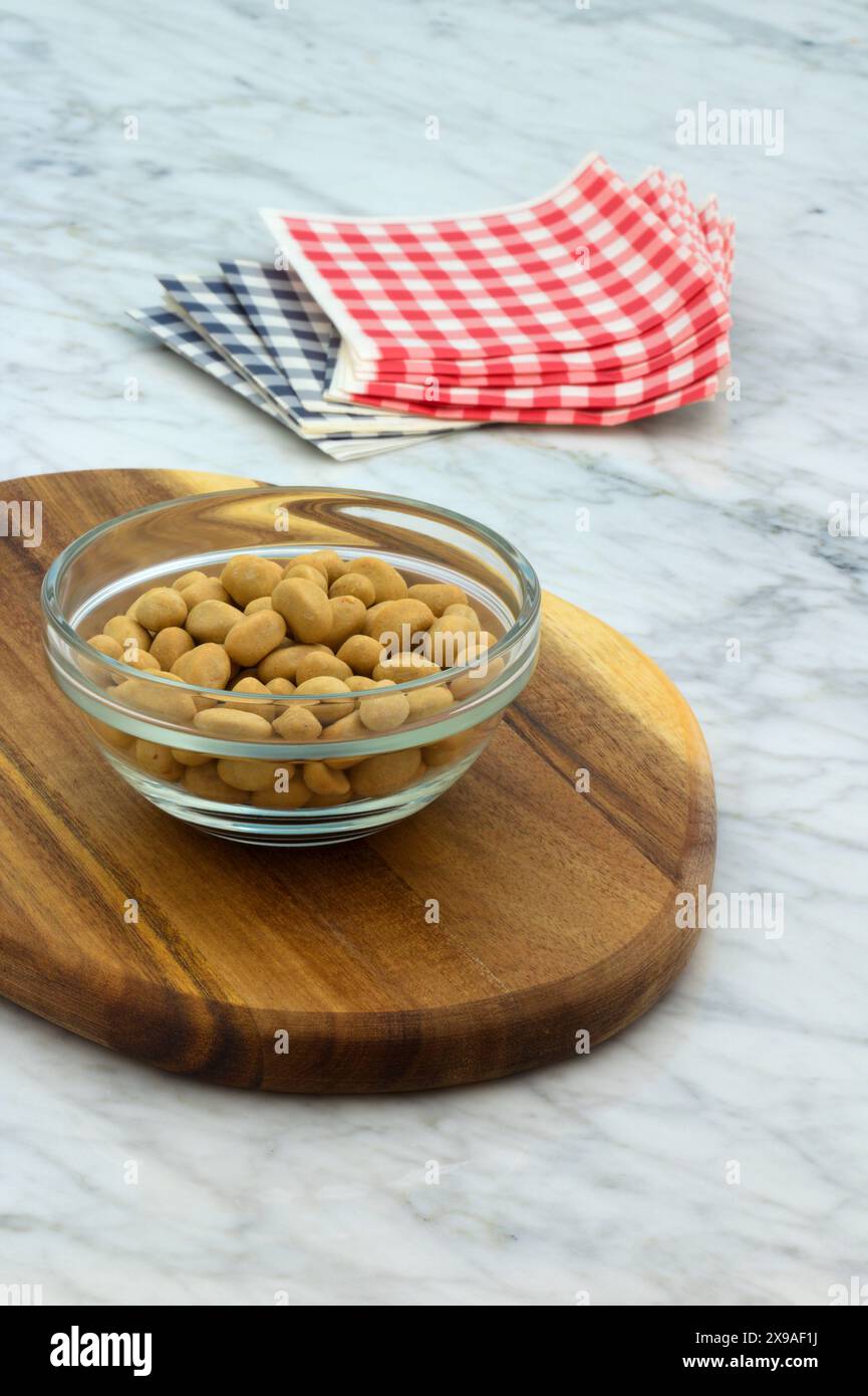Fresh and crunchy Japanese peanuts style Stock Photo - Alamy