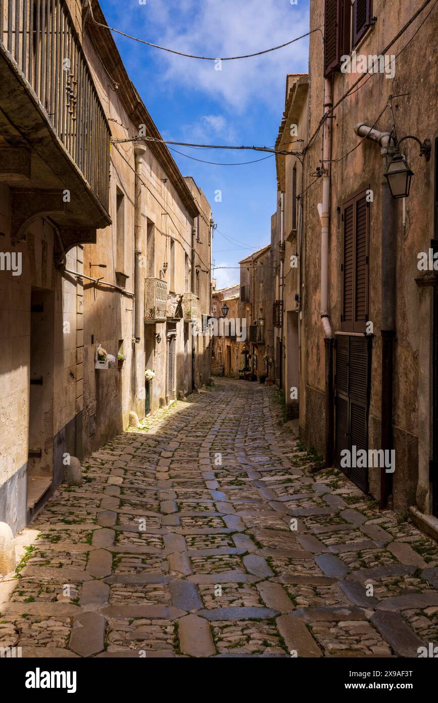The medieval narrow streets of Erice, Sicily Stock Photo - Alamy