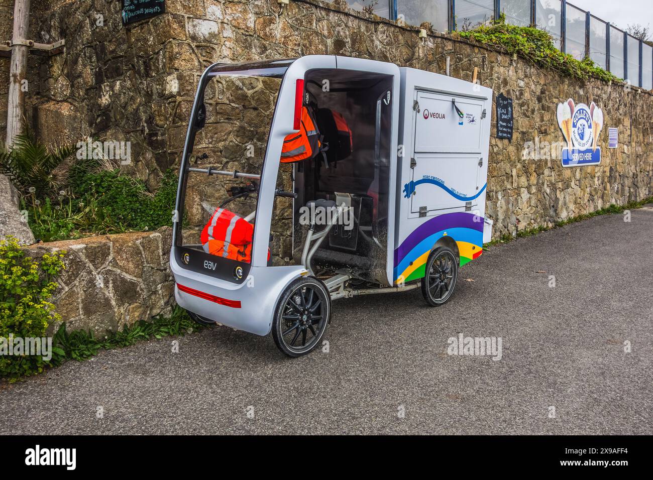 Waste collection vehicle hi-res stock photography and images - Alamy