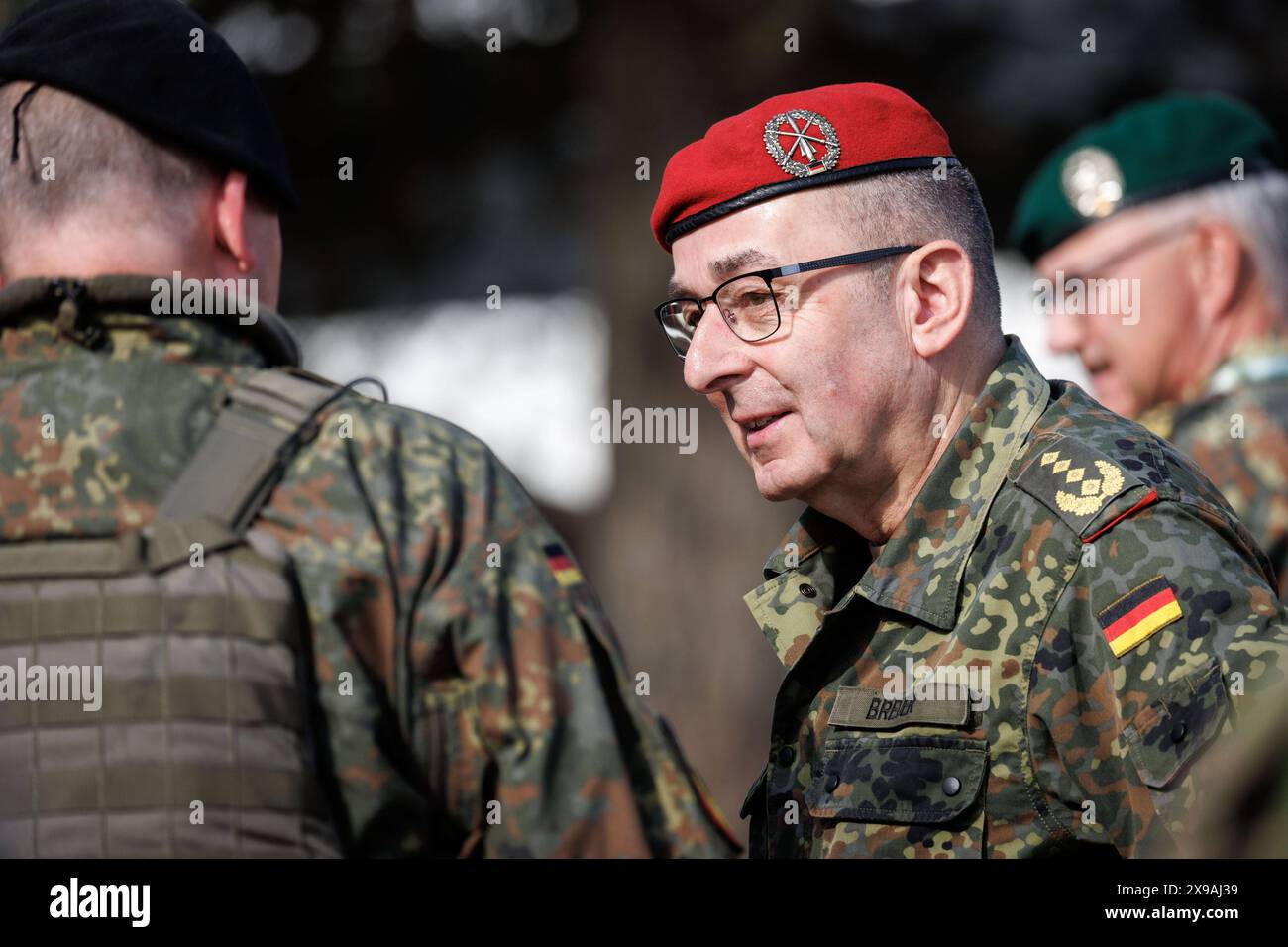 General Carsten Breuer, Generalinspekteur der Bundeswehr, spricht mit ...