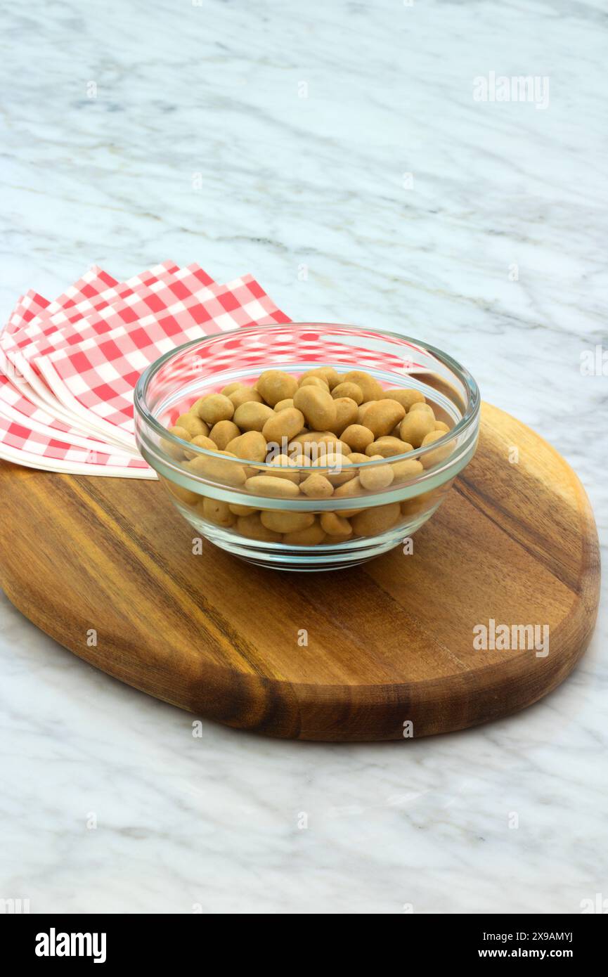 Fresh and crunchy Japanese peanuts style Stock Photo - Alamy