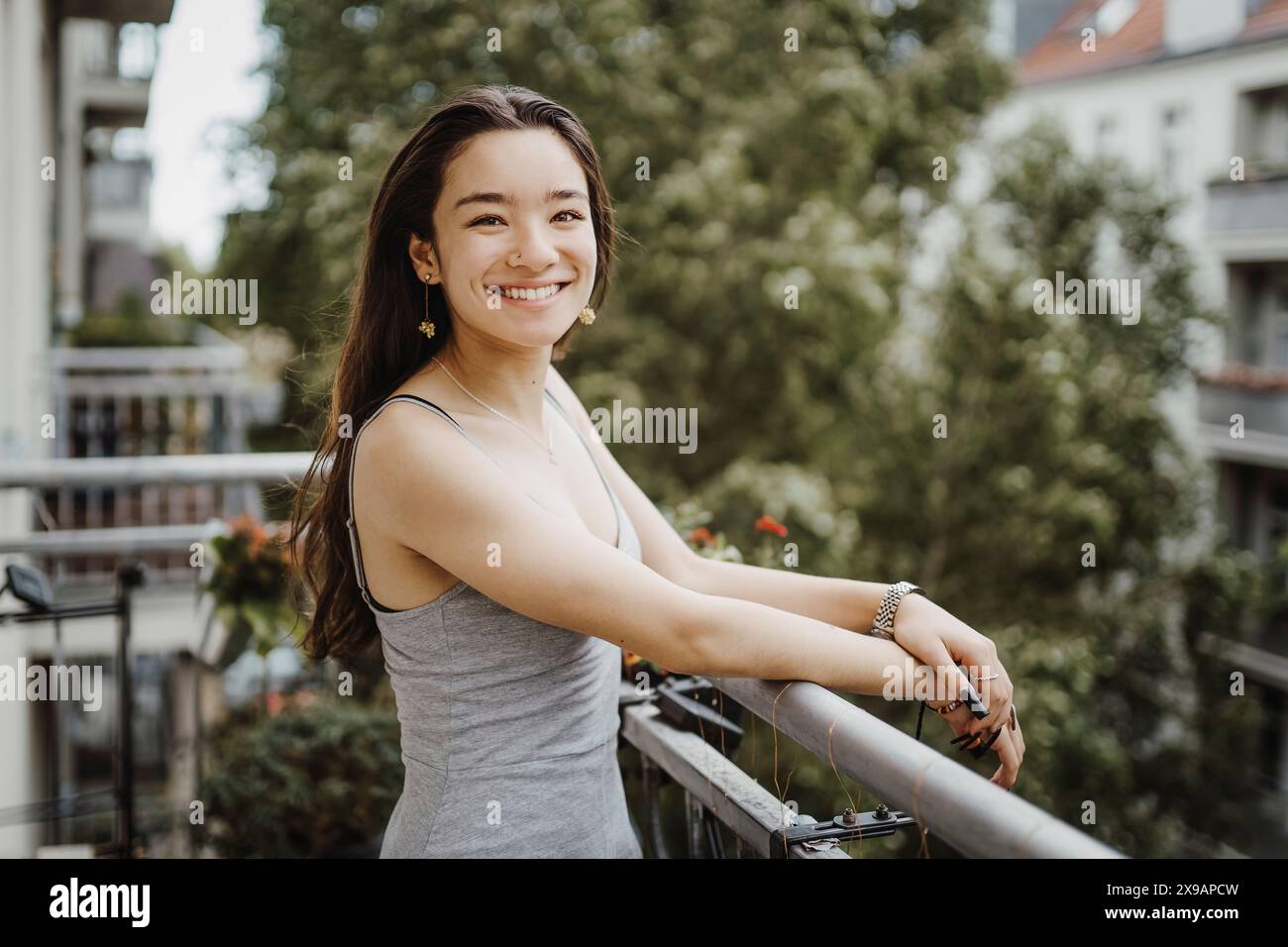Indian woman standing in balcony hi-res stock photography and images ...