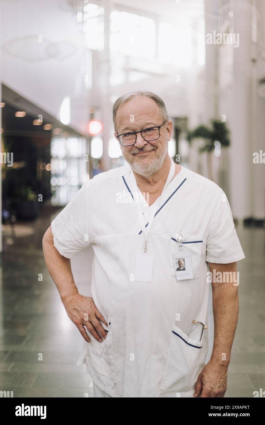 Senior doctor in uniform hi-res stock photography and images - Alamy
