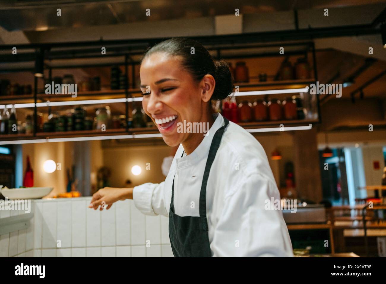 Commercial kitchen and chef hi-res stock photography and images - Alamy