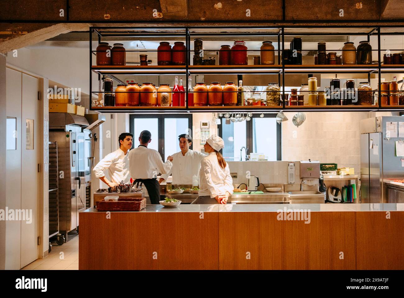 Modern commercial kitchen hi-res stock photography and images - Alamy