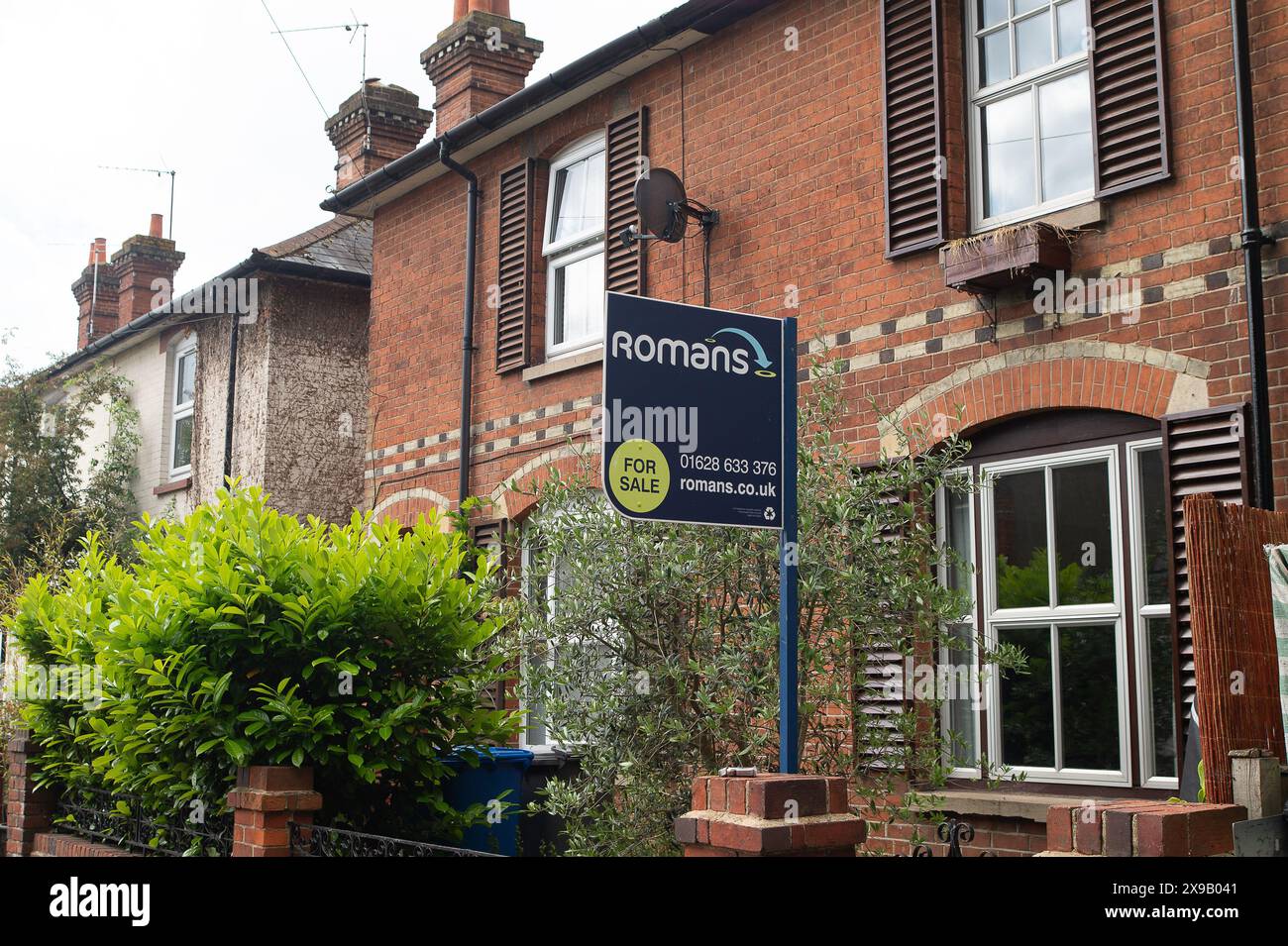 Maidenhead, UK. 29th May, 2024. A Romans Estate Agent for sale sign ...