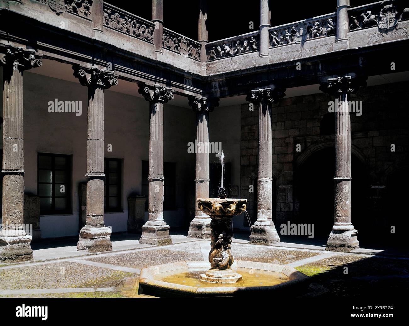 PATIO - ANTIGUA CASA MIRANDA. Location: MUSEO DE BURGOS. BURGOS. SPAIN ...