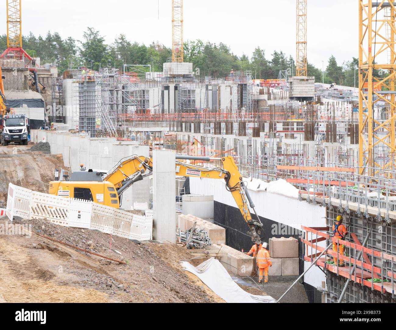 Infineon Infineon Technologies leitet finale Bauphase der ...