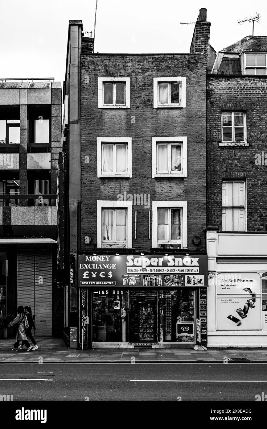 Tottenham court road architecture Black and White Stock Photos & Images ...