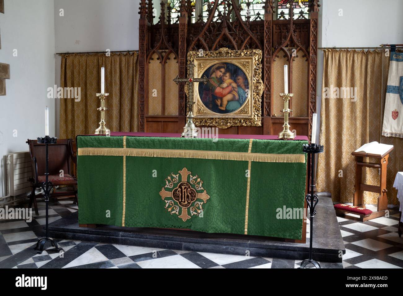 Altar and reredos, St. Mary`s Church, Grendon, Northamptonshire ...