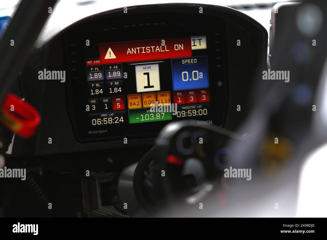 Donnerstag 30.05.2024 Displayanzeige eines GT3 Rennfahrzeuges ...