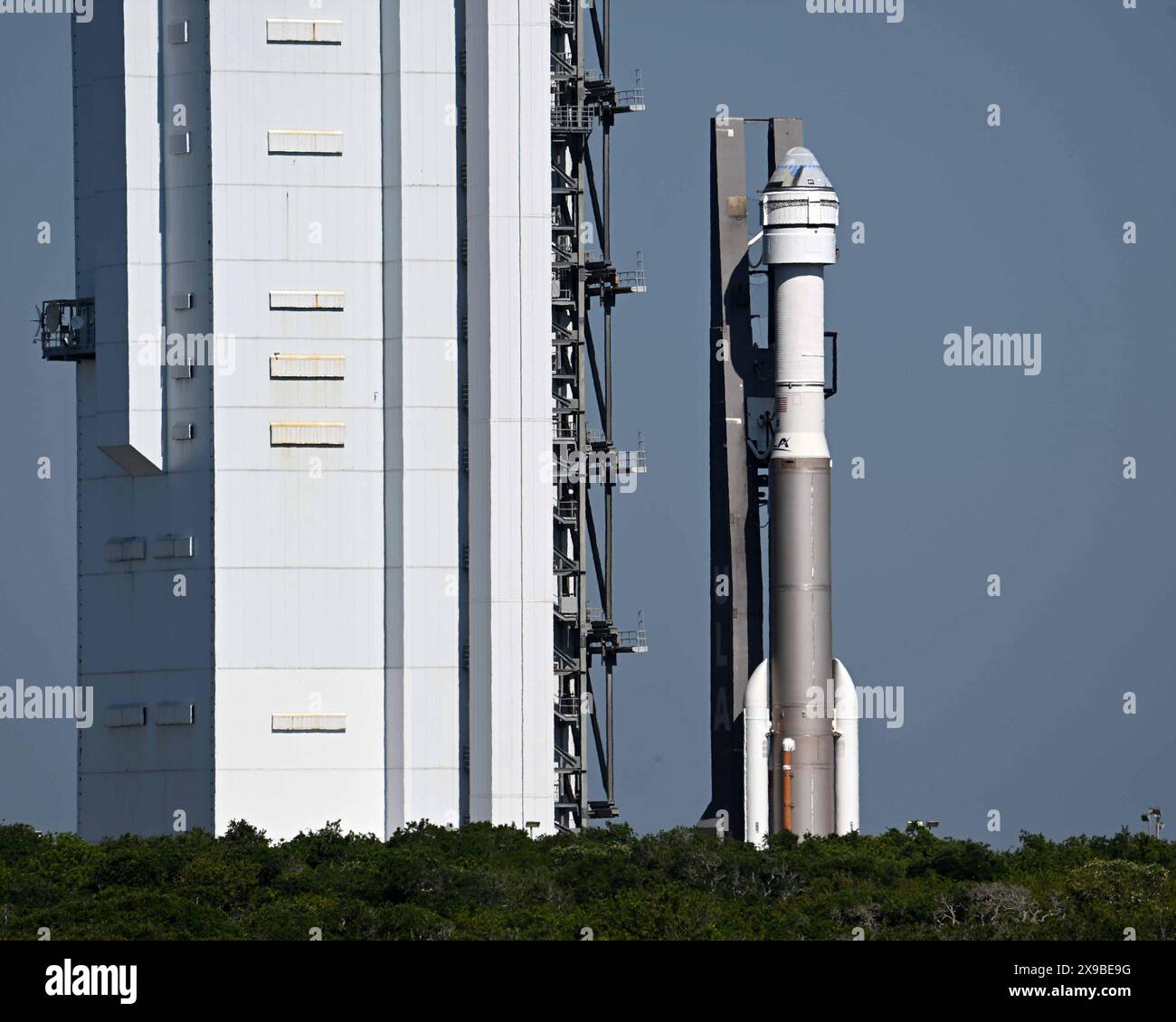 A ULA Atlas V rocket rolls out from the Vertical Integration Building ...