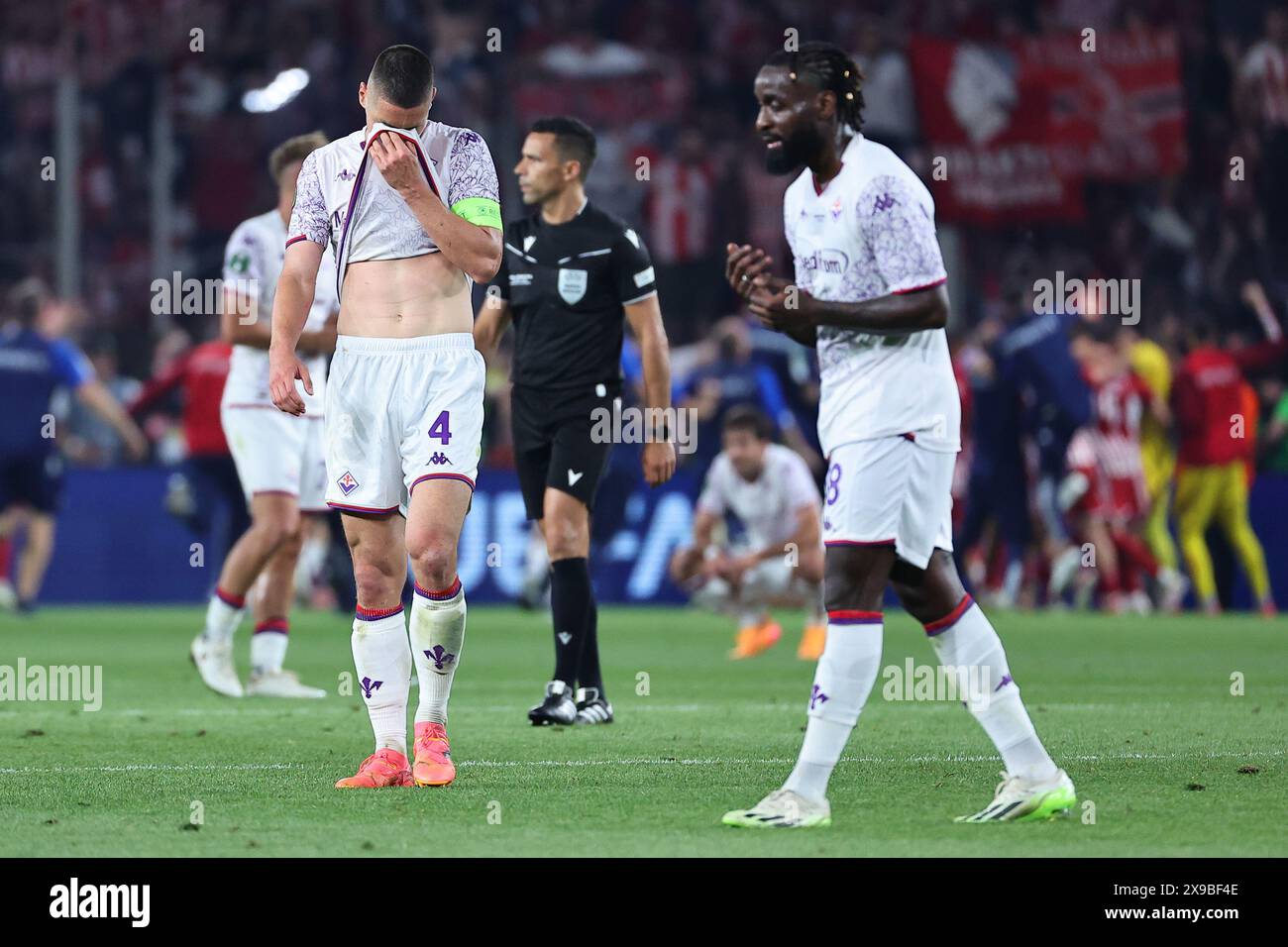 Nikola Milenkovic of ACF Fiorentina , M Bala Nzola at the end of the ...