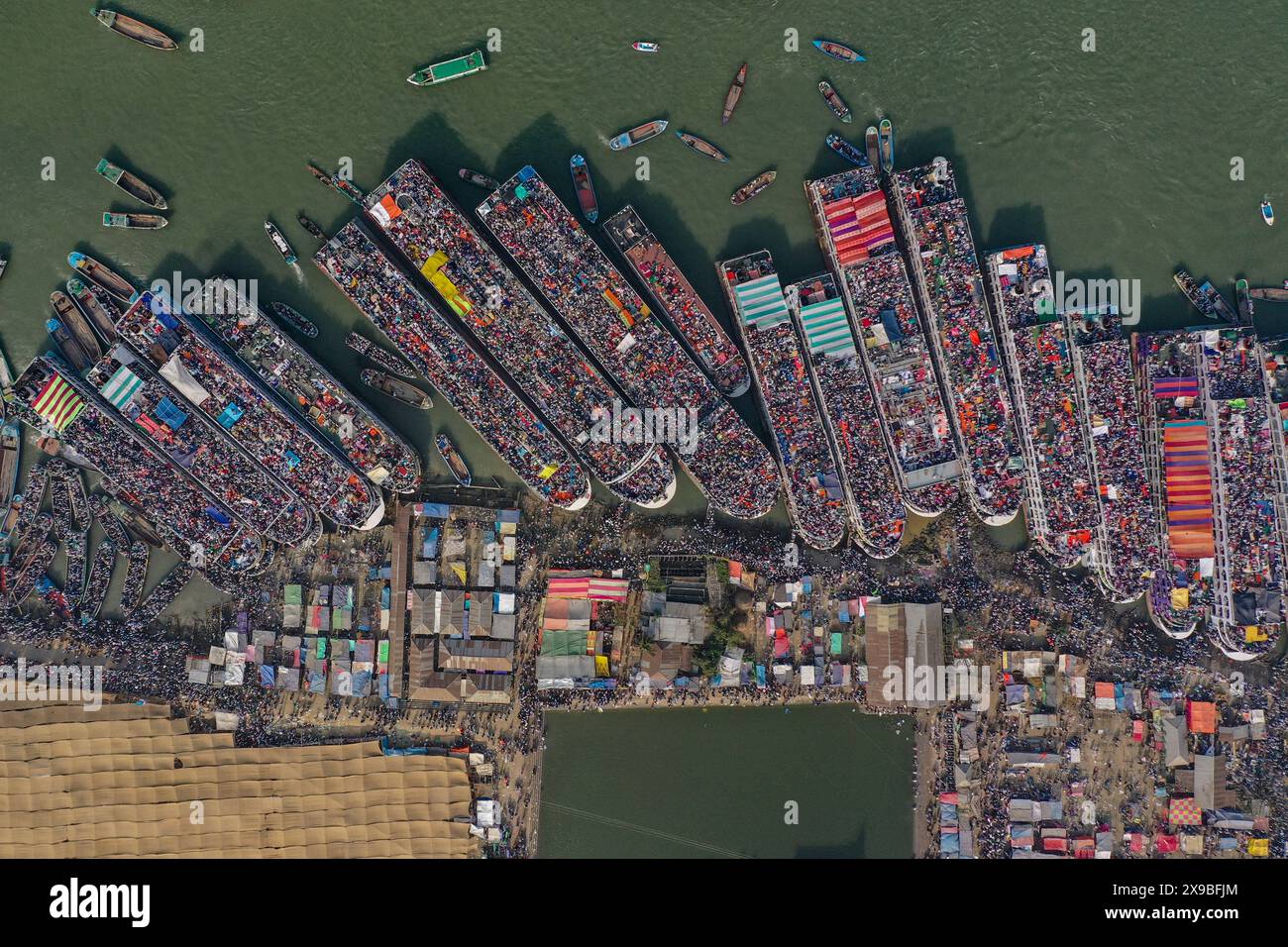 Devotees crowd the rooftops of vessels as they journey to attend the ...