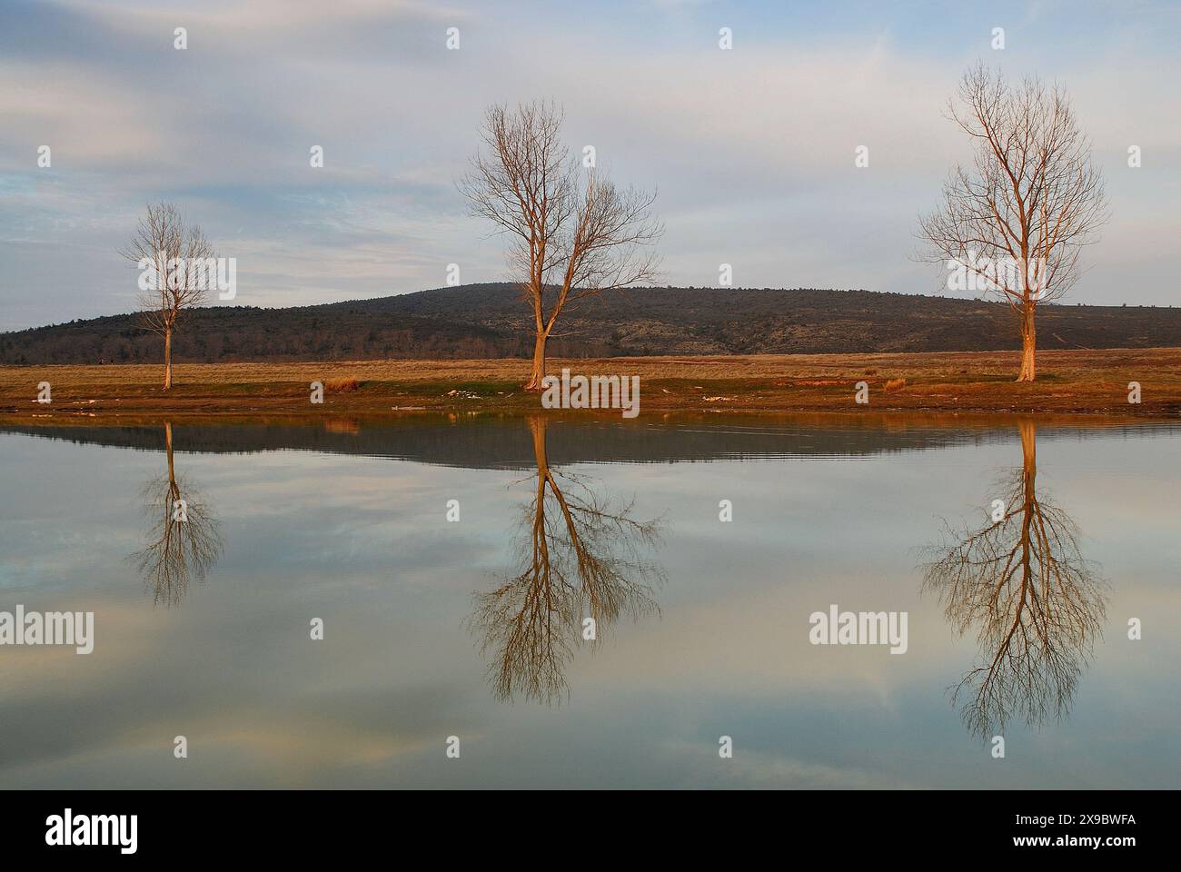 La mancha lake hi-res stock photography and images - Alamy